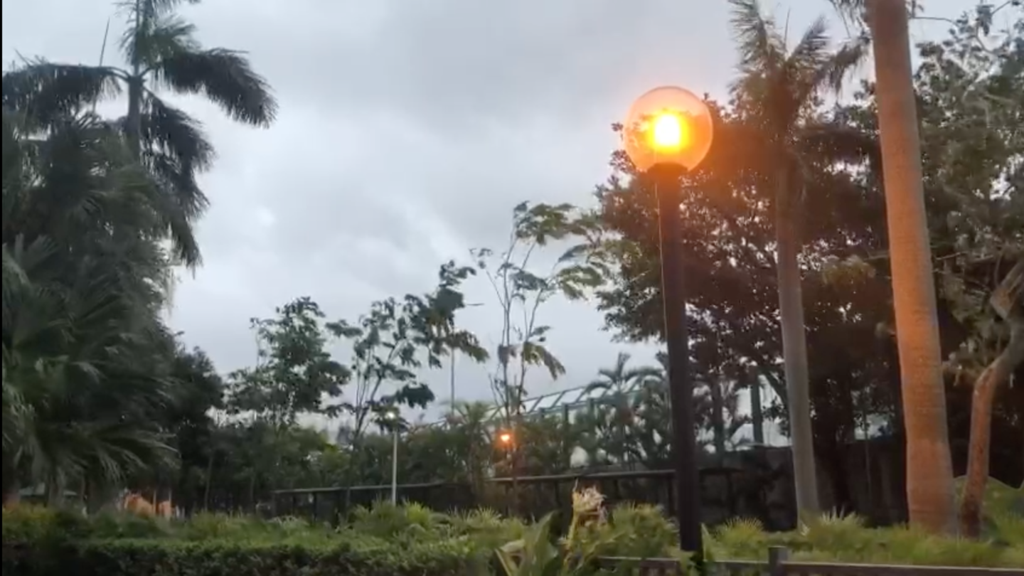 Hong Kong Observatory hoists typhoon signal no. 8 on handover ...