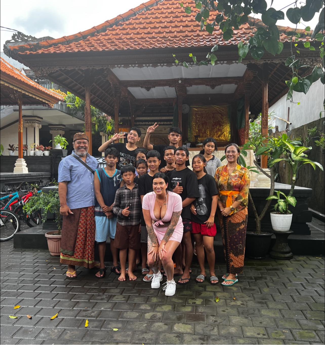 ‘My clothing doesn’t define me’: Aussie beauty influencer Kelsey Foster ...