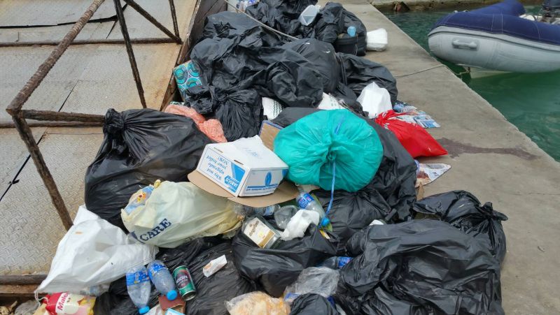 Phuket garbage pile photos go viral on social media (PHOTOS) | Coconuts