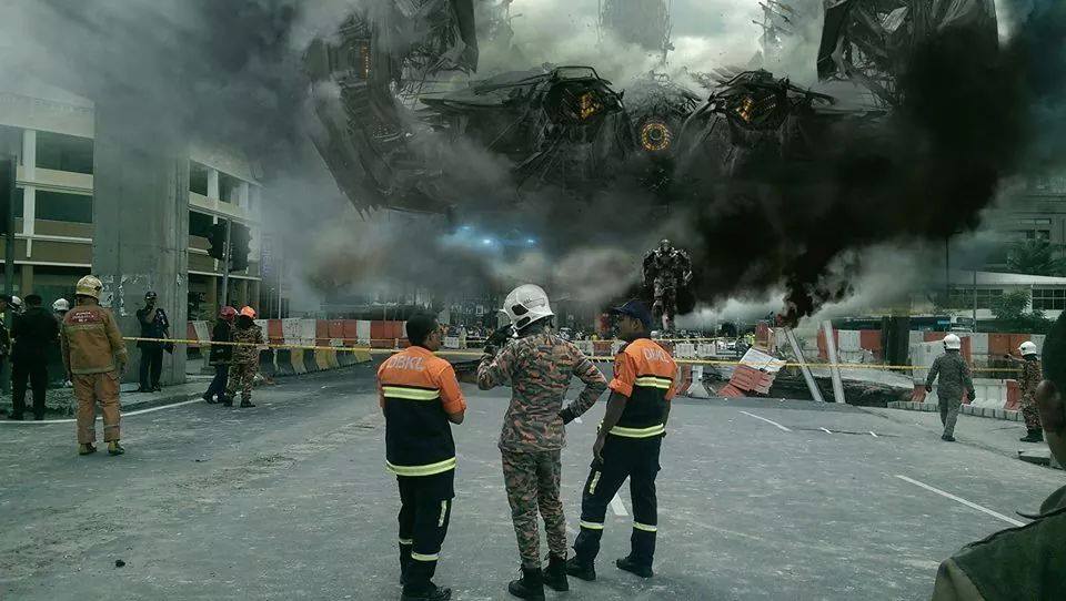 Photos: the Jalan Imbi road collapse in memes - because why not | Coconuts