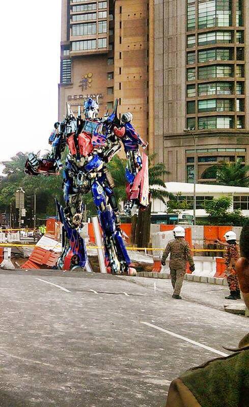 Photos: the Jalan Imbi road collapse in memes - because why not | Coconuts