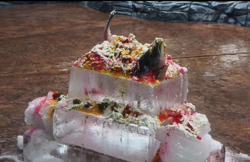 Video: Inuka devours ice kachang birthday cake made of fruits and ...