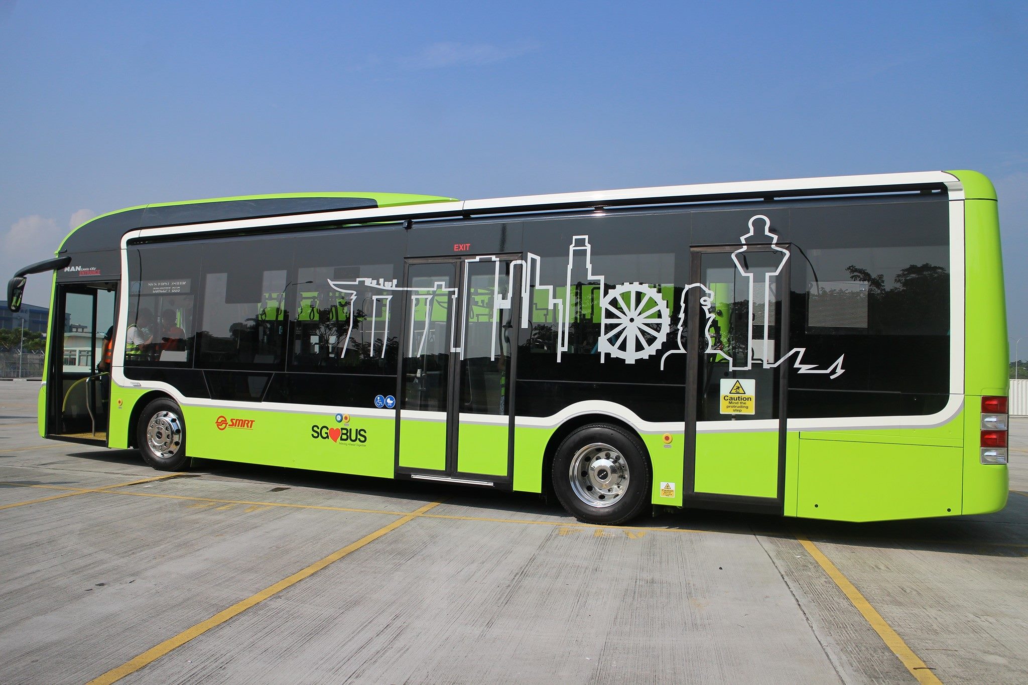 LTA to roll out experimental buses featuring 3 doors.... and Singlish ...