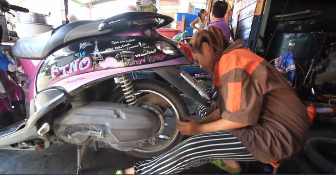 Miss Mechanic: This young female Thai mechanic is melting hearts in the ...